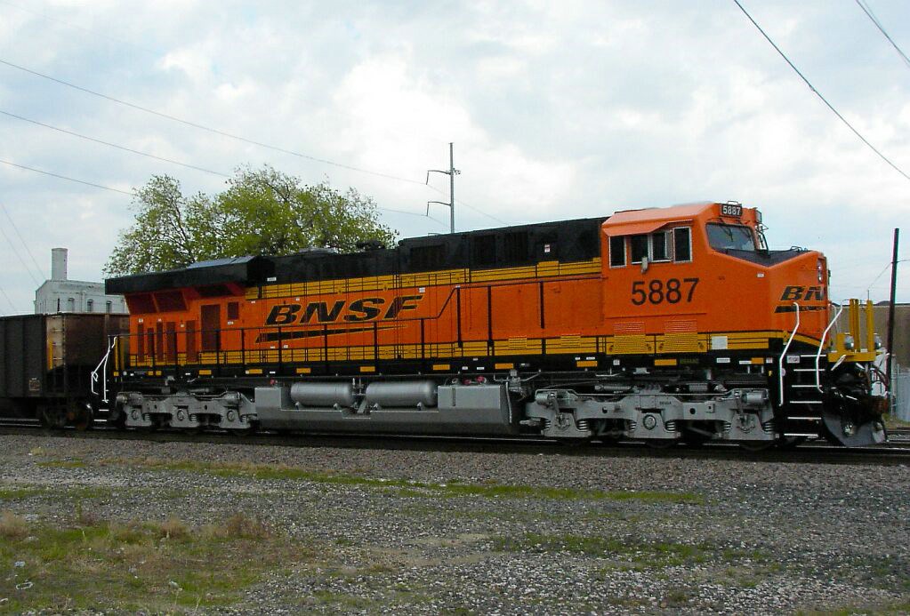 BNSF 5887